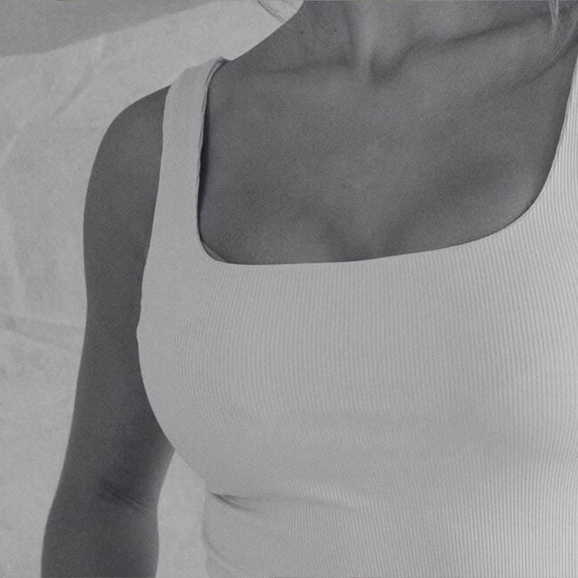 Busty Basics - T-shirt – MARVELL LANE