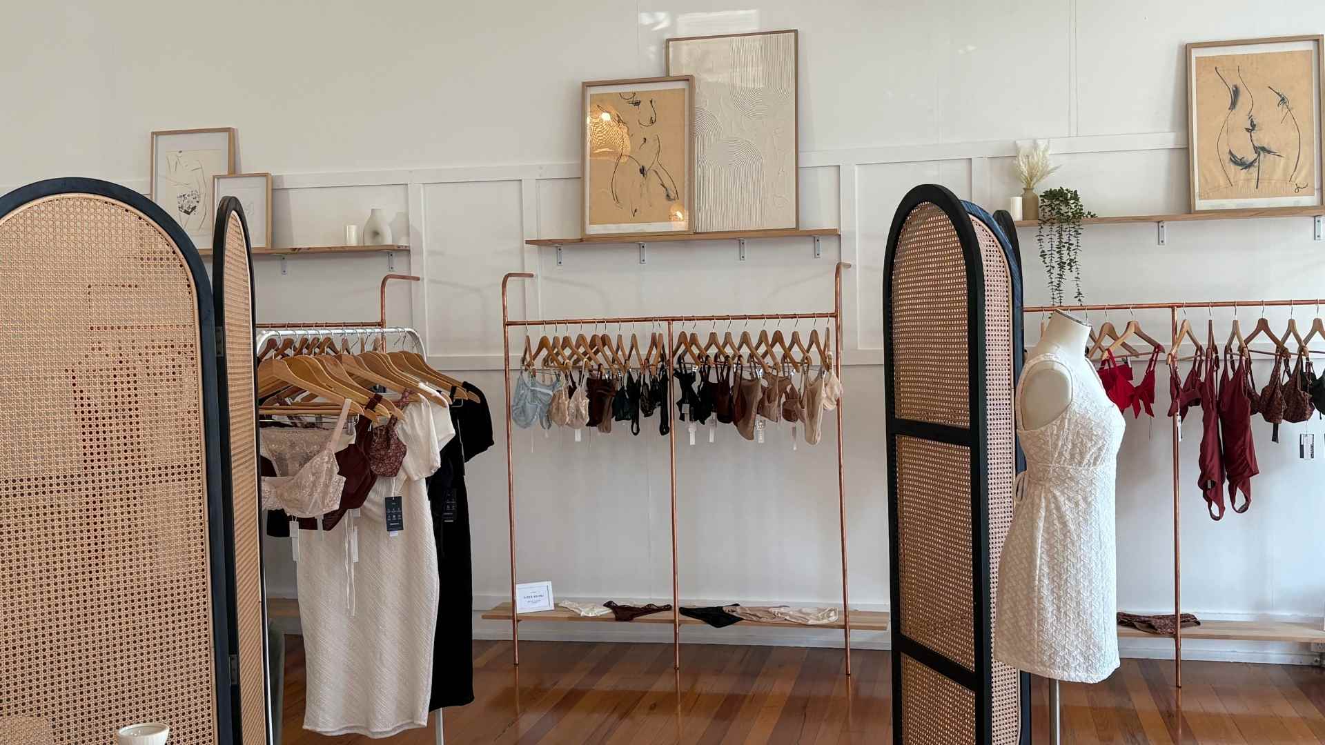 MARVELL LANE Swimwear, Bras & Clothing for Big Boobs. Sizes 8D - 16J